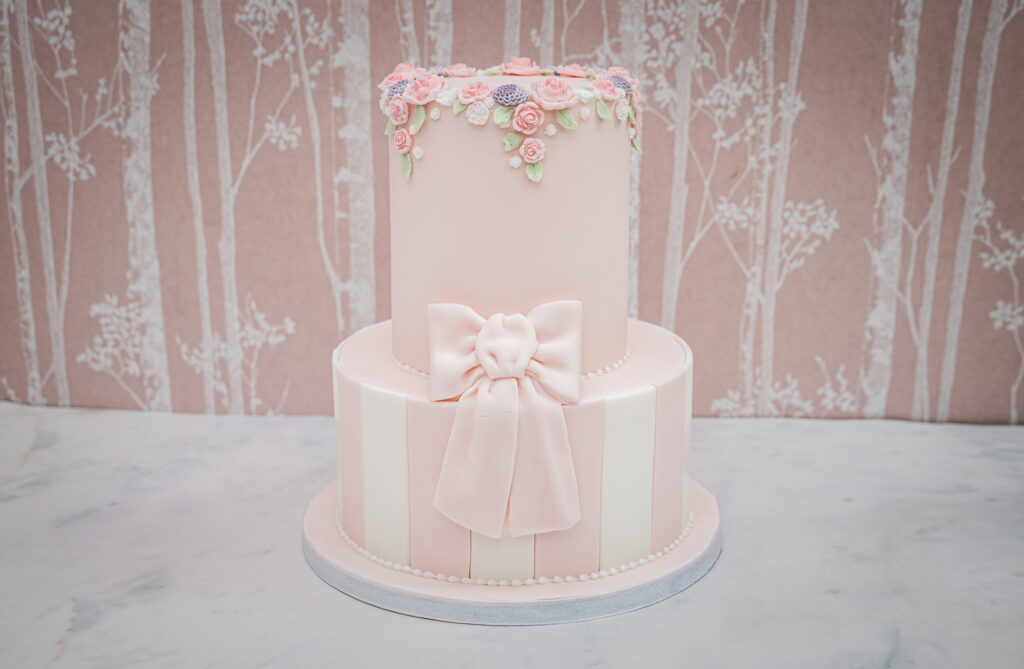How to Stack Tiered Cakes Without Them Sinking – Karen Davies Cakes