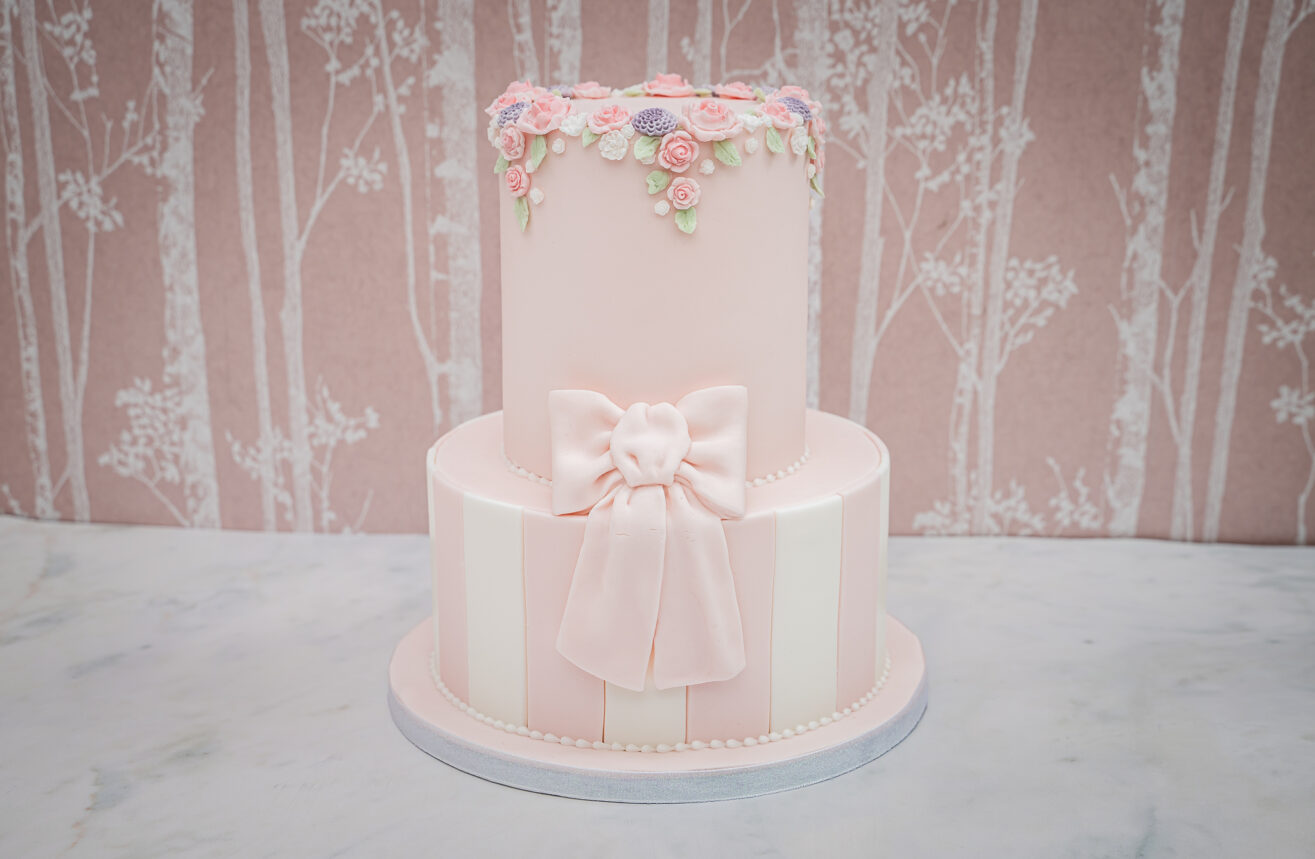 How to Stack Tiered Cakes Without Them Sinking – Karen Davies Cakes