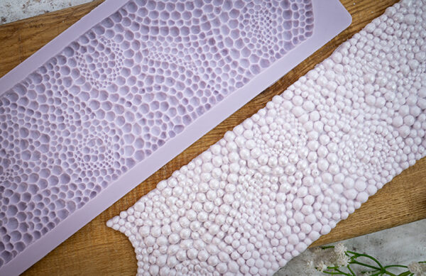 How Do I Stop Fondant from Sweating or Going Sticky in Humidity ...